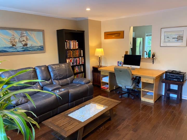 Cozy Bedroom With Private Bath In West Asheville - Asheville, NC