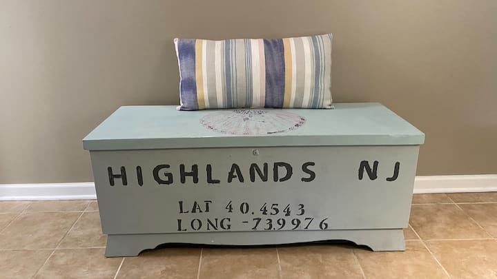 Seashore Town - Quaint One Bedroom Apartment - Highlands, NJ