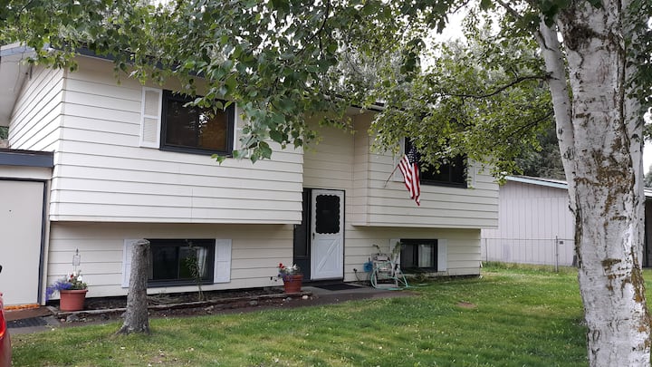 Peaceful And Convenient 2 Bdr Upstairs Of Home - Alaska