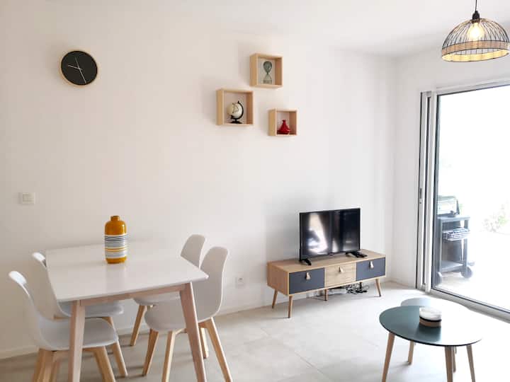 Bel Appartement En Rez-de-jardin Avec Vue Montagne - Figari