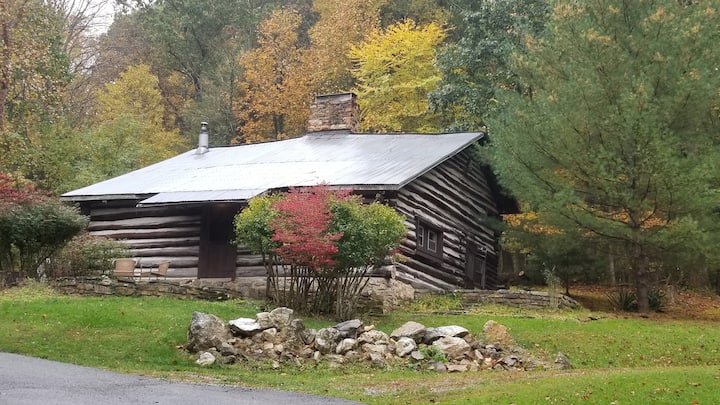 Rustic Lake Cabin In Blacksburg, Virginia - Blacksburg