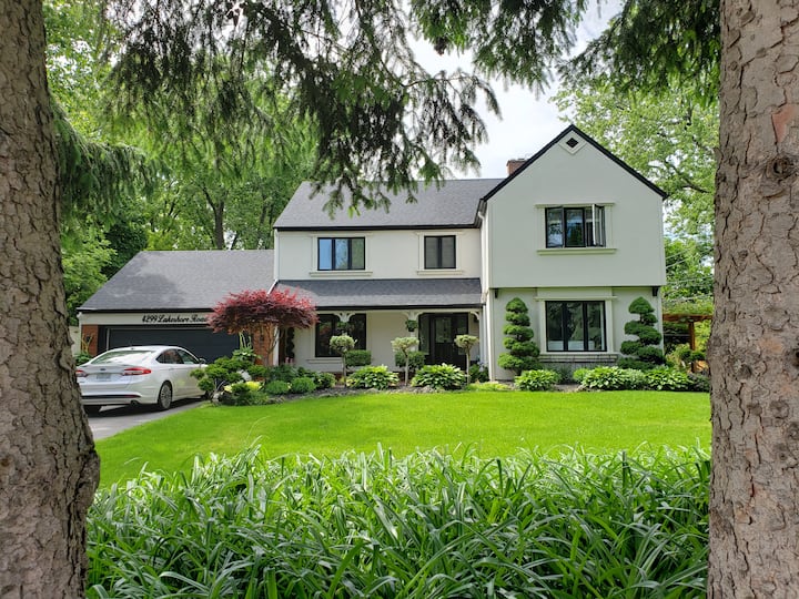Beautiful Designer Home/retreat. Paradsise For 9 - Burlington