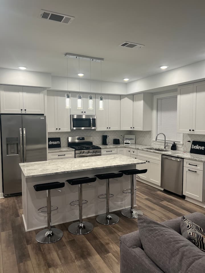 Luxurious 2 Bedroom 2 Bath - Gretna, LA