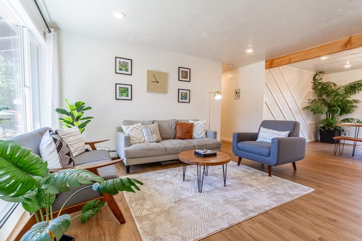 A Serene, Blissful Home W/ A Spacious Backyard - Juneau, AK