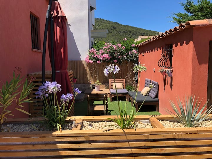 Studio Avec Jardin Entre Centre-ville Et Plages - Plage de l'Almanarre