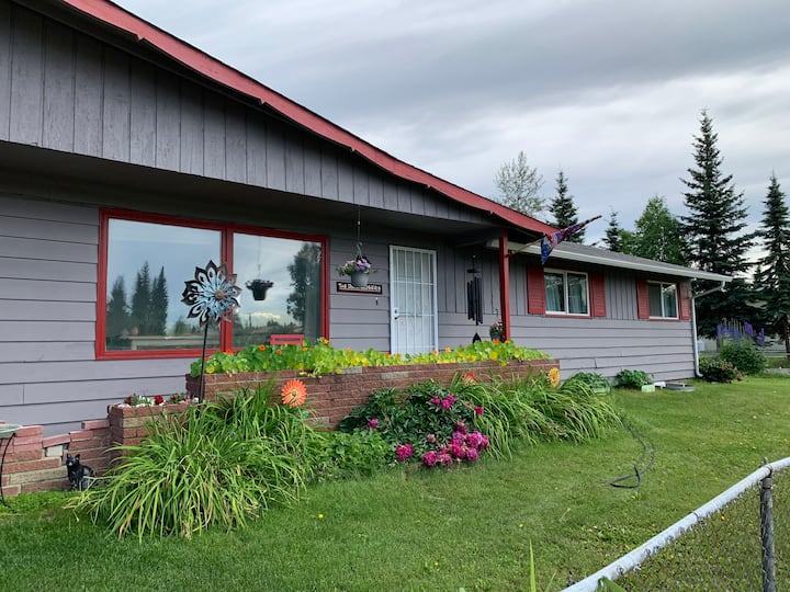 Eureka! Modern Comforts, Work Area, Close To Town. - Fairbanks, AK
