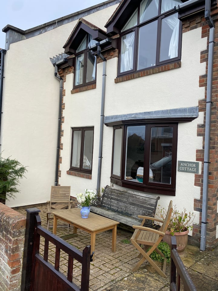 Anchor Cottage  Holiday By The Sea, Pet Friendly - Isle of Wight