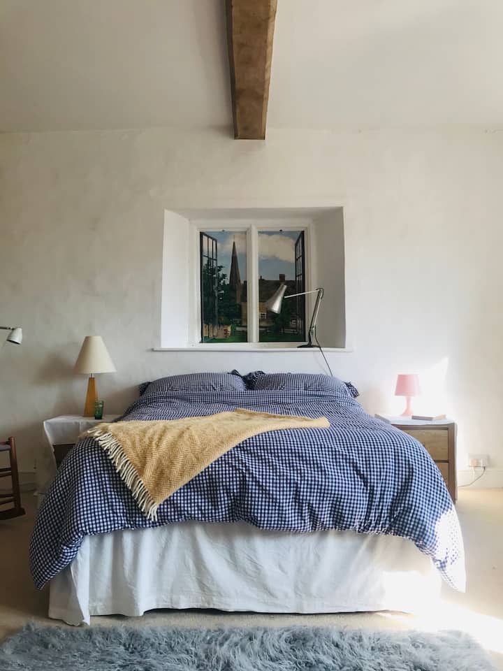 Cotswold Charm En-suite Bedroom - Wantage