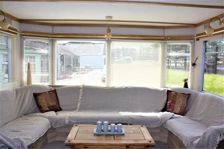 Lovely Modern 6 Berth Caravan , 2 Bedrooms - Stonehaven