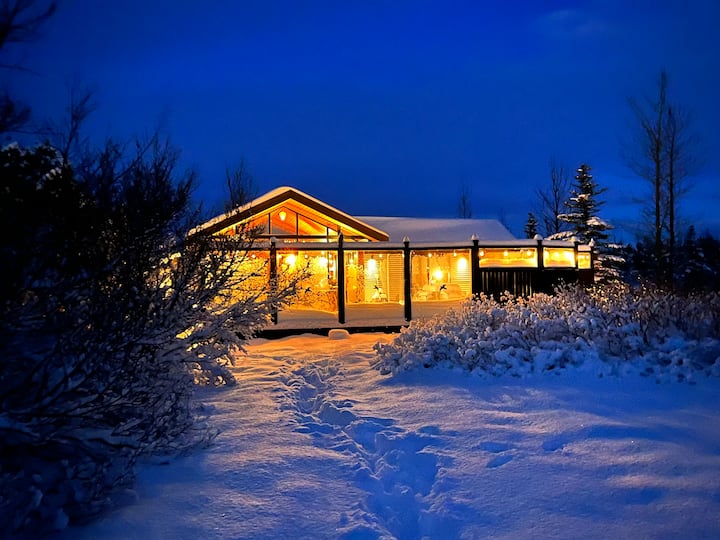 Cozy Cottage W. Hot Tub By The Golden Circle - Iceland