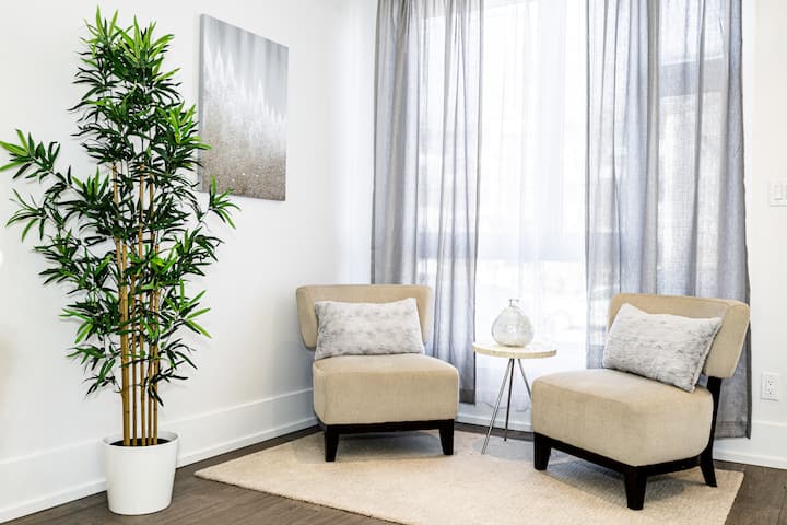 Bright 3br Home Near Subway & Patios - Toronto, ON