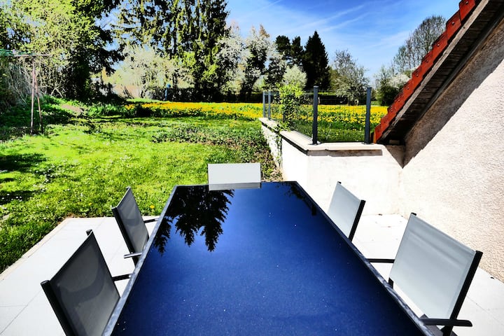 Doucier Village, Grand Gîte Avec Jardin Privatif - Lac de Chalain