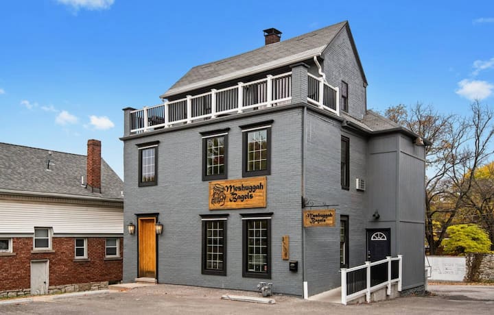 Charming 2-bedroom Apartment On 39th Street! - Mission, KS