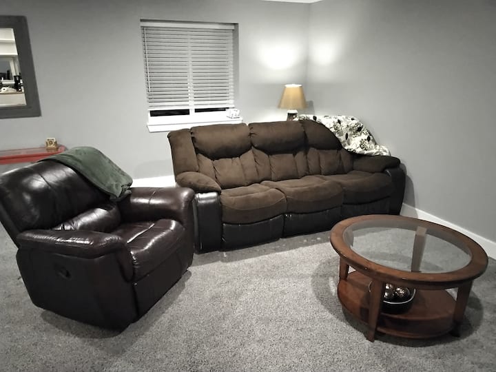 West Greeley. Large Basement Apt. With Laundry - Greeley, CO