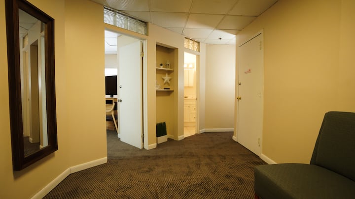 Centric 2 Bedroom Apartment With Pool. - Doral, FL