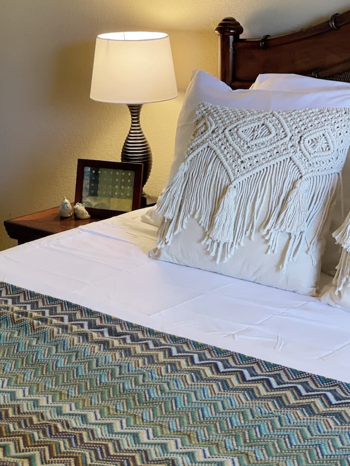 Relaxing Garden Roost, 3 Bedrooms 3 Bathrooms - Kauai, HI