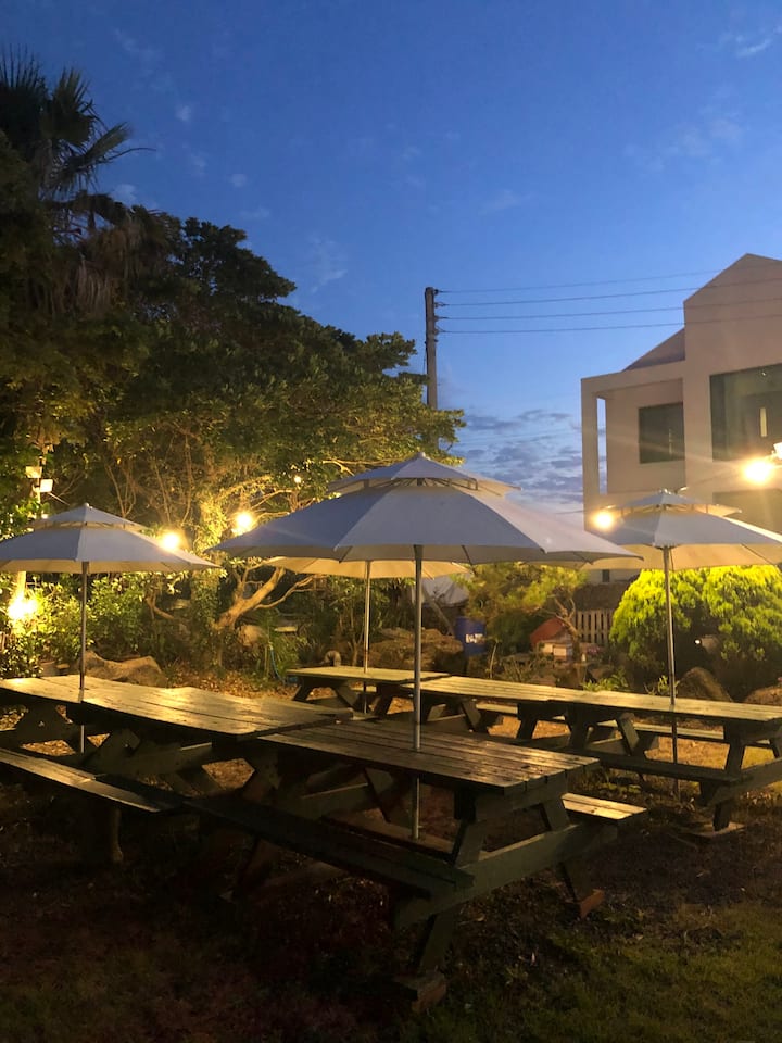 @90평 3층독채펜션 단체 10-30인수용가능! 방5+화장실4+바베큐+노래방+영화관@ - Jeju