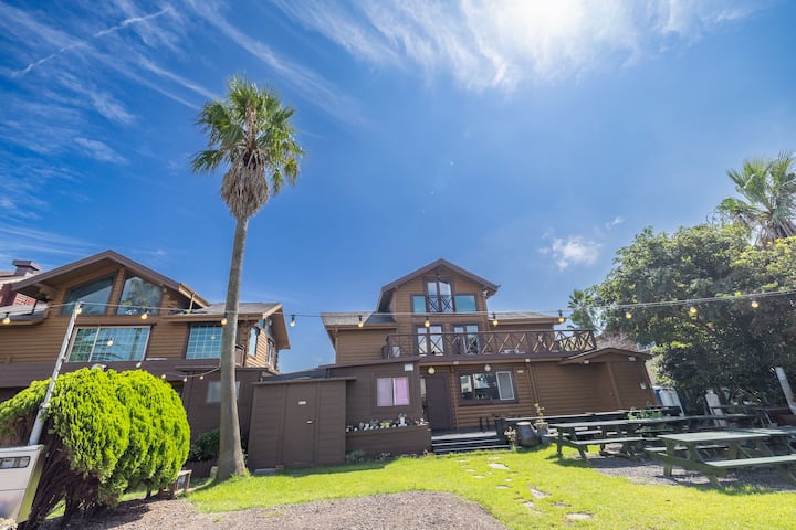 @3층 90평 독채펜션 !최대 35인 까지 개인정원+바베큐+노래방+영화관@ - Jeju-si