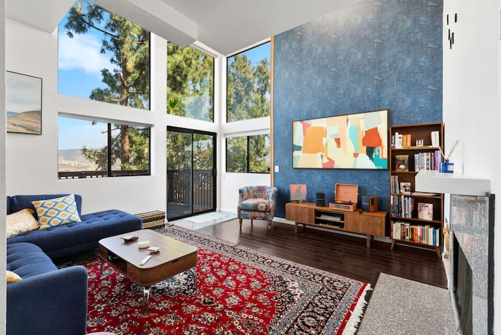 360 View Modern Home In The Heart Of San Diego - Spring Valley, CA