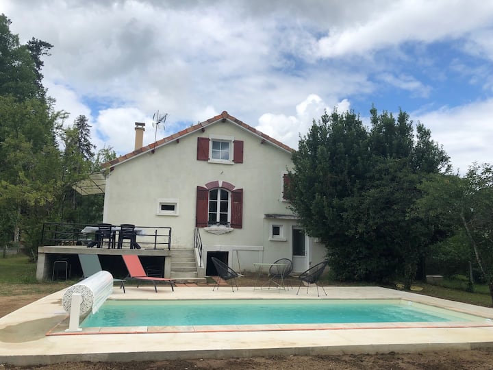 Maison 100m² Chaleureuse Avec Piscine - Souillac