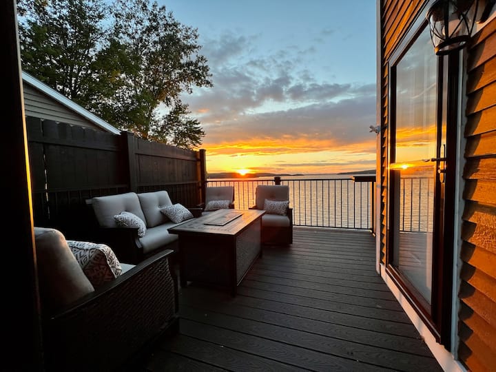 Huge Camp W/ Private Beach Sunset Views&beach Toys - Burlington, VT
