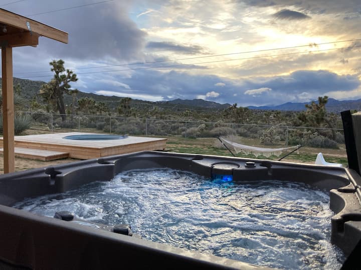Views- Large Cowboy Pool W/ Deck - Hot Tub - Yucca Valley, CA