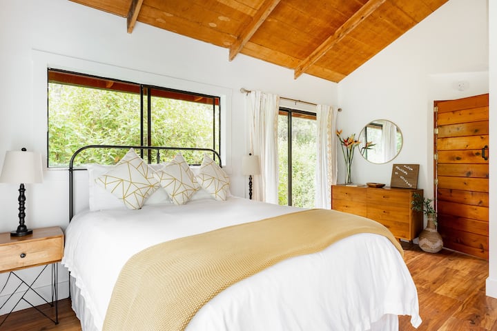 Kamaka Cottage At Volcano- A Rainforest Hideaway - Volcano, HI
