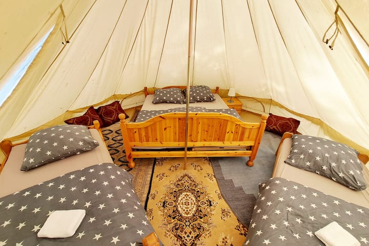 Charmantes Rundzelt Im Kleinen Wäldchen - Großefehn