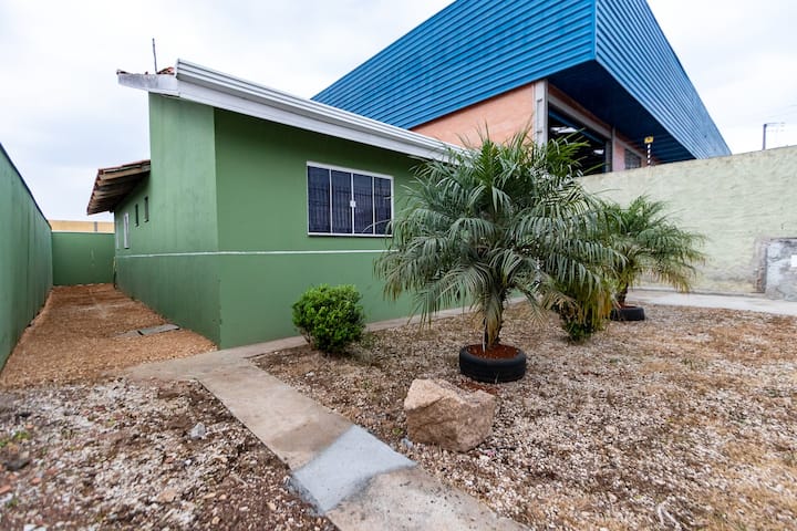 Casa Agradável Com Estacionamento Incluso - Curitiba