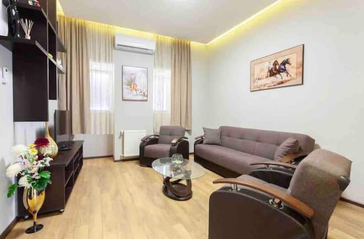 Home 9, A Cosy Apartment 62sqm. With Two Bedrooms - Tbilisi