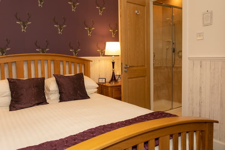 Lovely Double En Suite Bedroom With Views - Skye