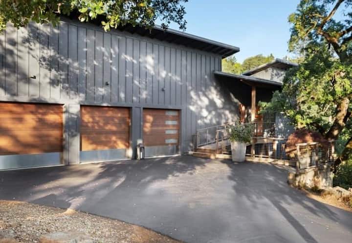 Modern Luxury-4br, 4 King Beds, Pool, Walk To Town - Auburn, CA