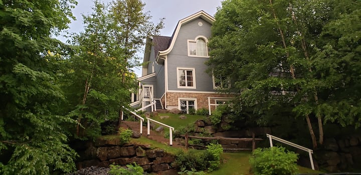 Bright Corner Unit Steps Away From Tremblant - Mont-Tremblant