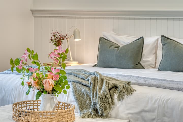 Ashbourne Lake Retreat - Woodend