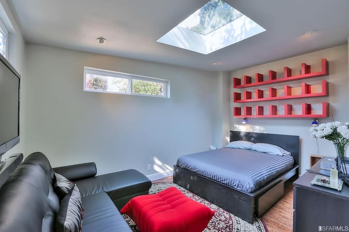 Adorable 1 Bedroom Guesthouse With Patio - San Francisco