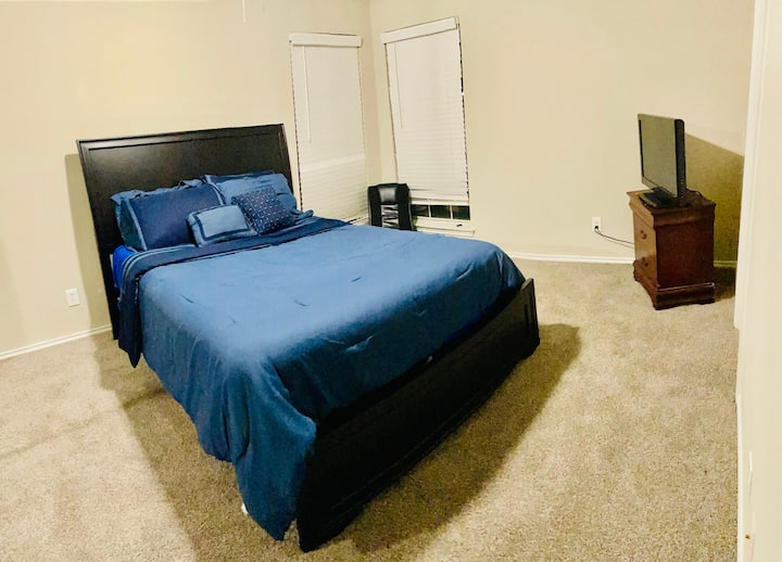 Lovely 1 Bedroom With Comm. Pool. 5 Mins From Dfw - Grapevine, TX