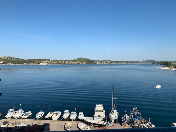 Sky Terrace Rustic Apartment-front Sea View - Skradin