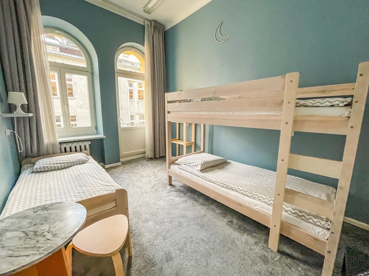 Moon Hostel - Pokój Trzyosobowy - Varsovia