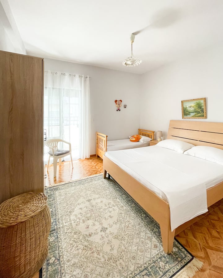 Lovely Spacious 3 Bedroom Unit With Free Parking - Durrës