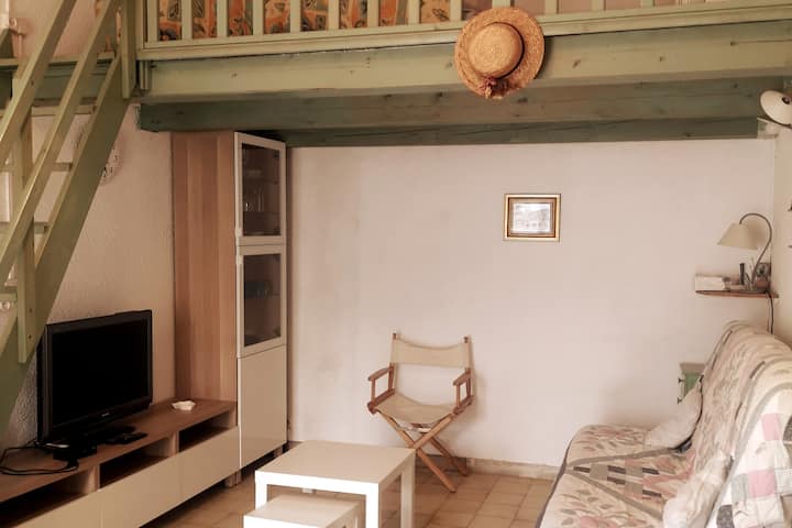 Joli Studio Meublé à 3 Min Des Calanques - Saint-Raphaël