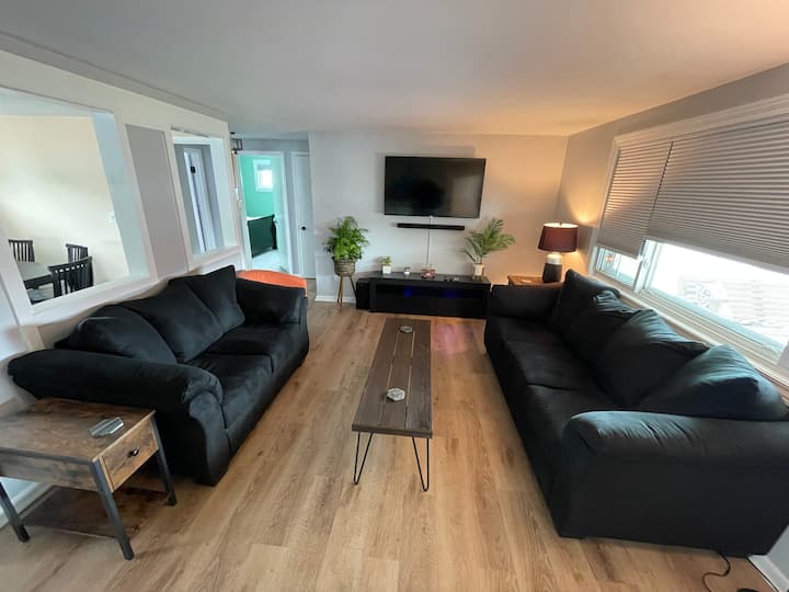Newly Redone 2 Bedroom Apt Next To Buffalo Airport - Lancaster, NY