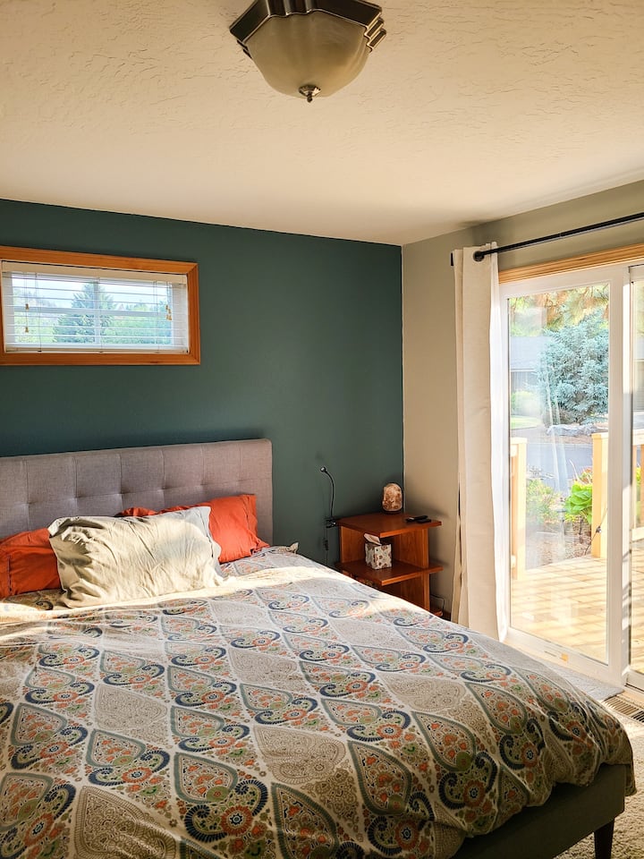 *Private Entrance & Deck* 10 Min To Downtown Bend! - Bend, OR