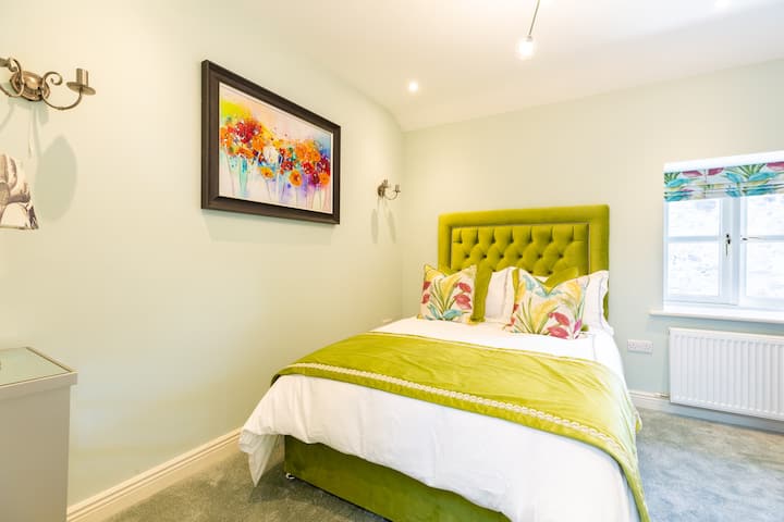 Showbusiness Apartment - Trim