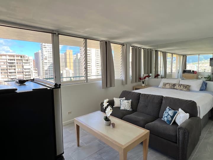 Penthouse In Waikiki With Ocean & Mountain Views - Honolulu, HI