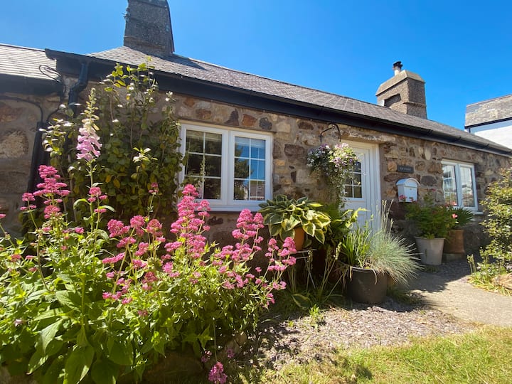 Boutique Style Cottage Sleeps 4 With Hot Tub - Llanbedrog