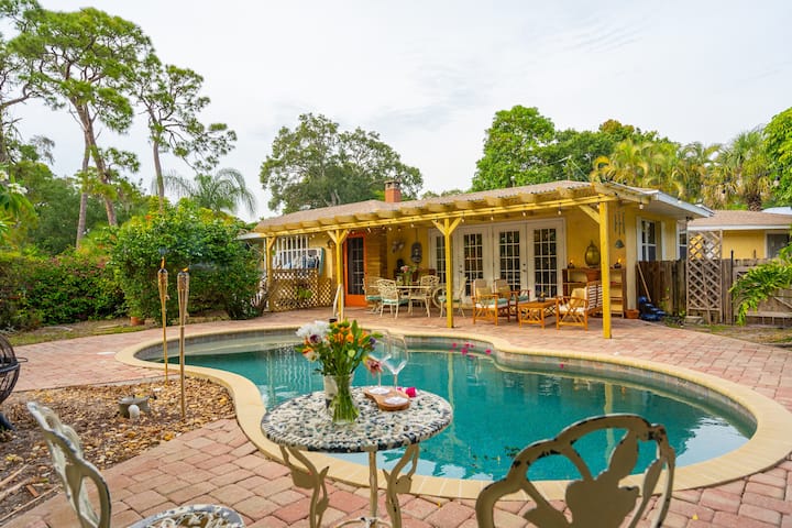 Pool House By The Bay - Sarasota, FL