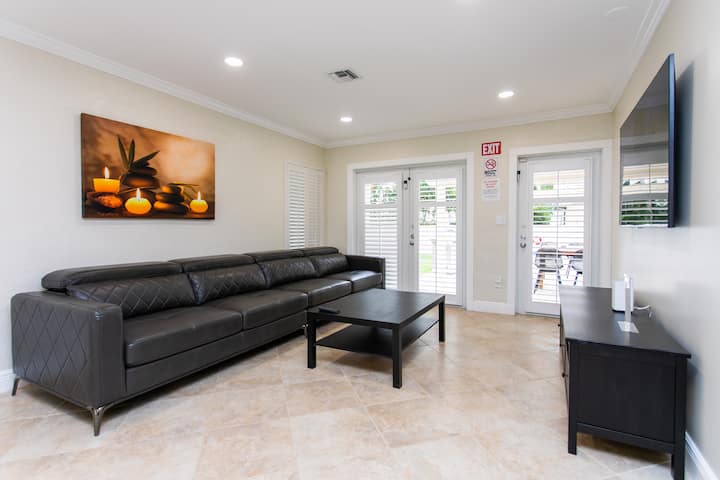 Walk To Beach Luxury 5br/3ba Villa Hollywood Lakes - Broward County, FL