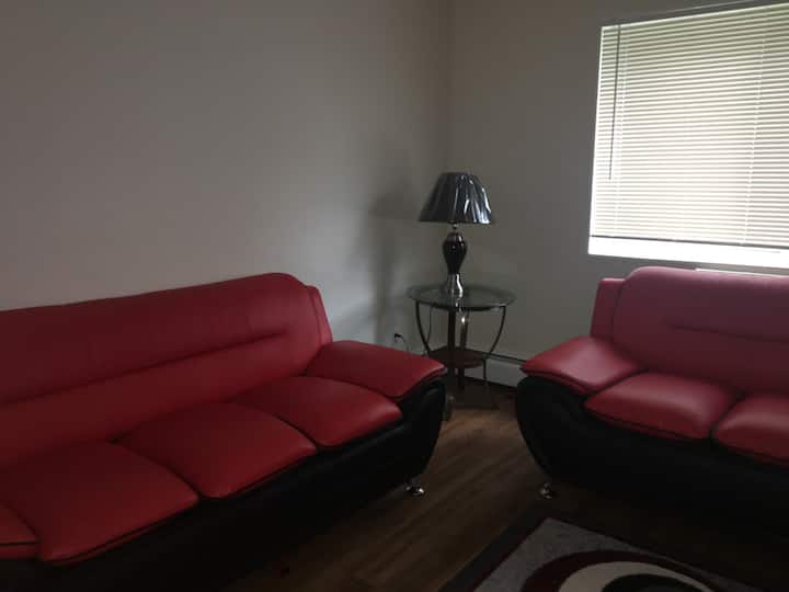 Cheerful 1 Bedroom, 2 Floor Townhouse, Near Beach - Branford, CT