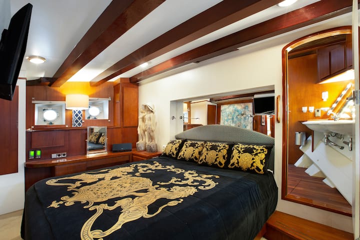 ¡Súper Yate+350 M²+sundeck+mucho Espacio+acogedor! - Badalona