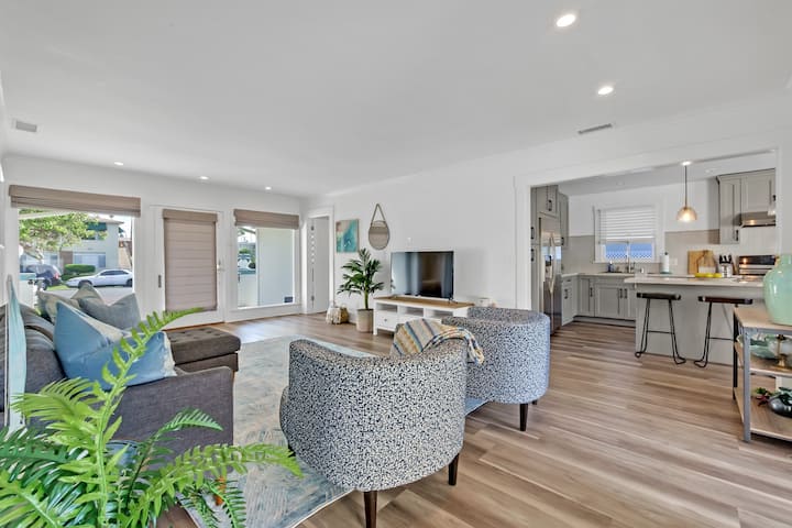Luxurious Craftsman Home 3-blocks Away From Beach - Long Beach, CA